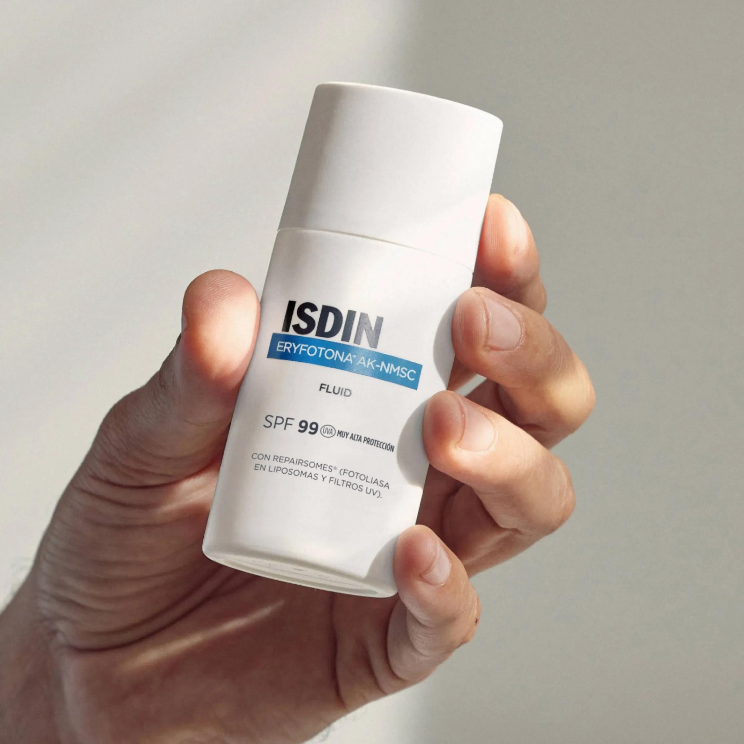 AK-NMSC Fluid SPF 99 | ISDIN