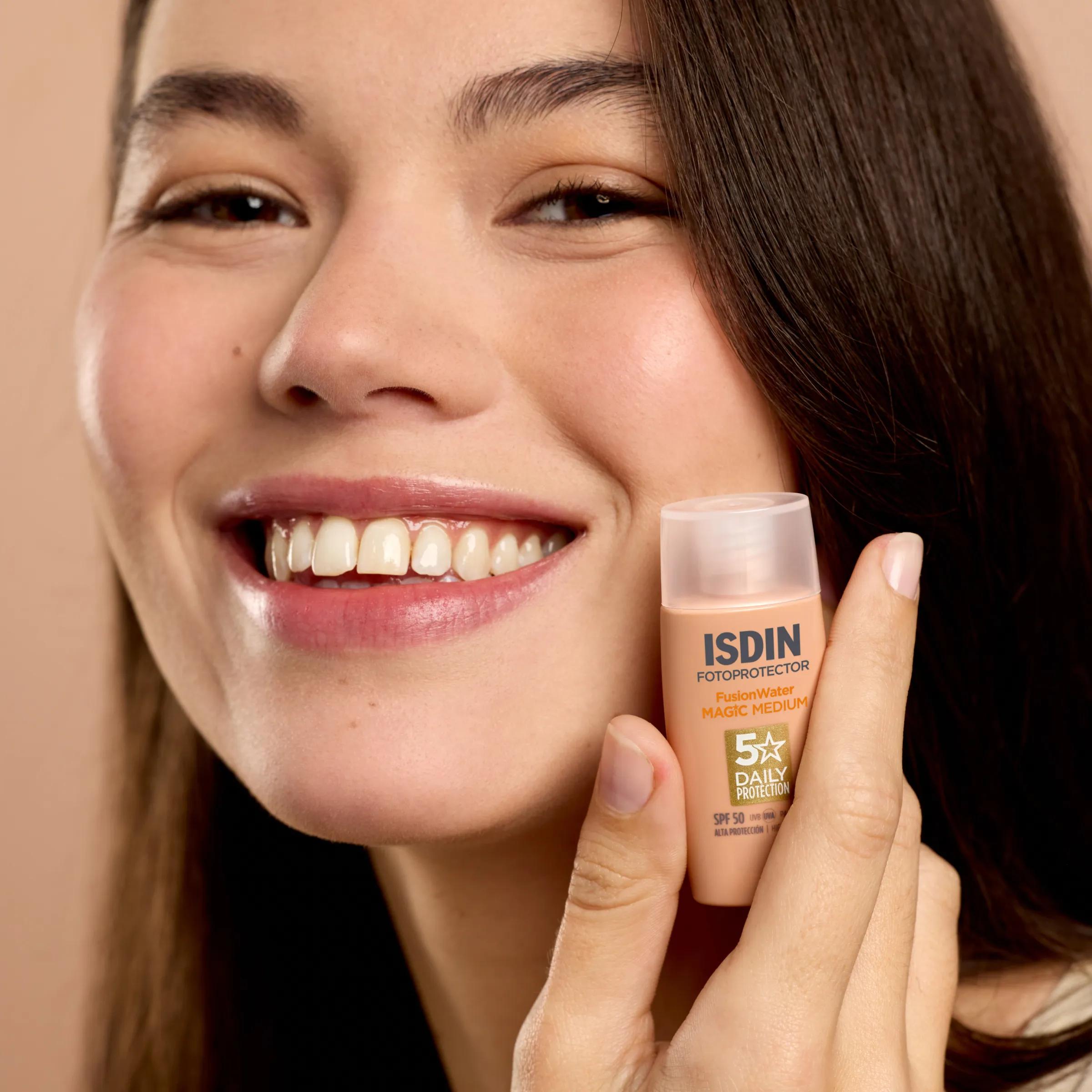 Fusion Water MAGIC Medium SPF 50 | ISDIN